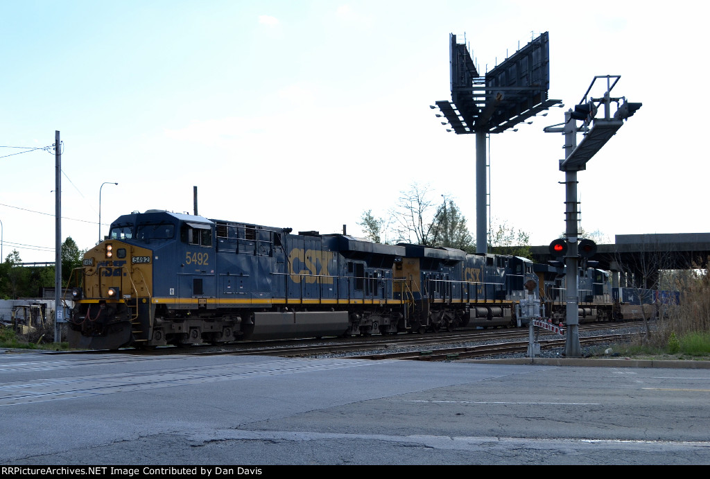 CSX ES40DC 5492 leads Q034-19